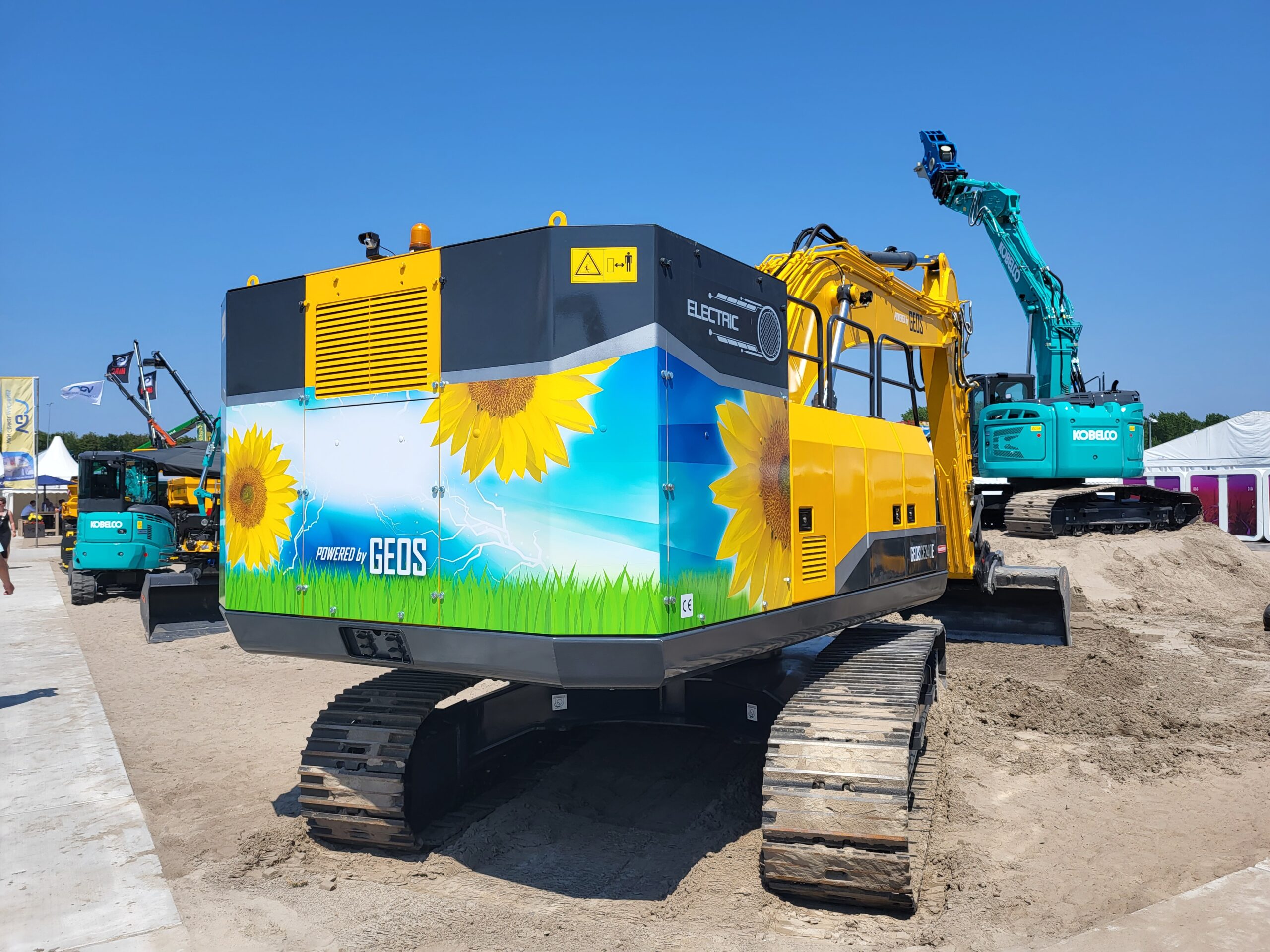 Sunward SWE 240FED Electric Excavator Joins KEMP Group's GEOS Power ...
